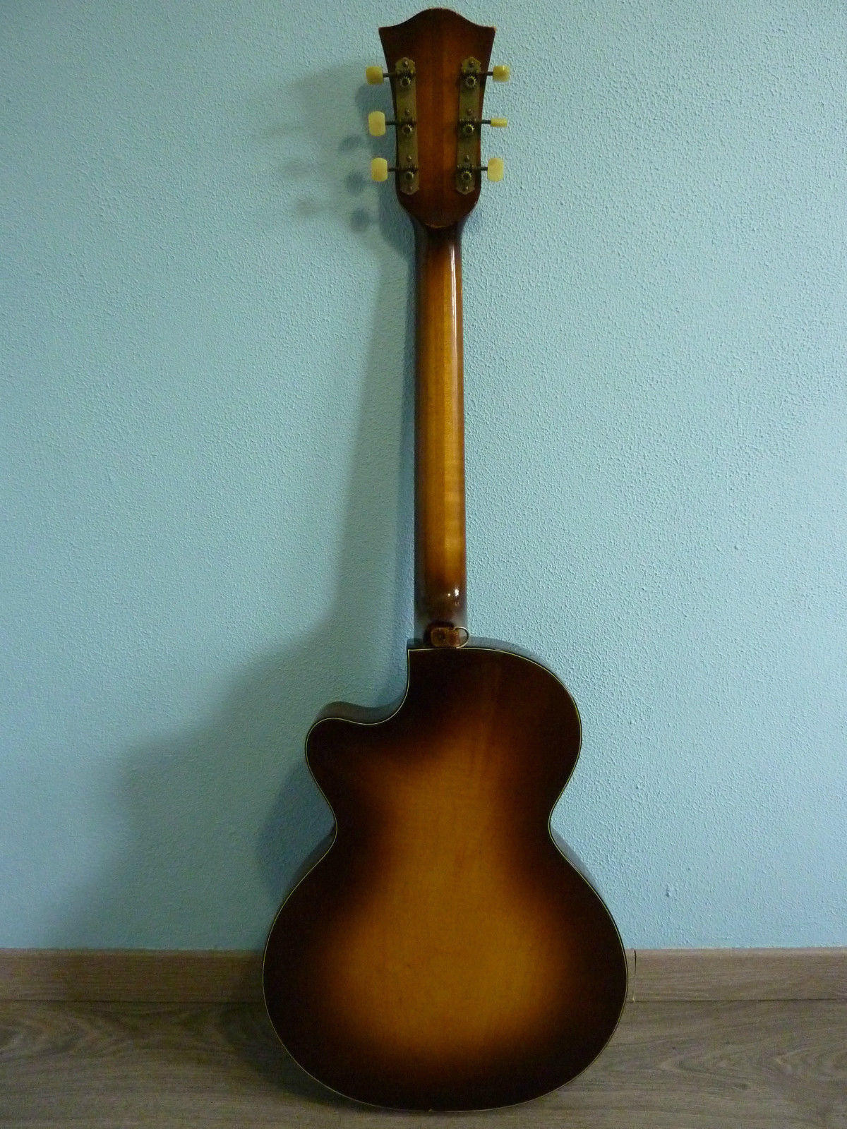 1960 Hofner Club 50 - Buy vintage Hofner guitar at Hender Amps vintage ...