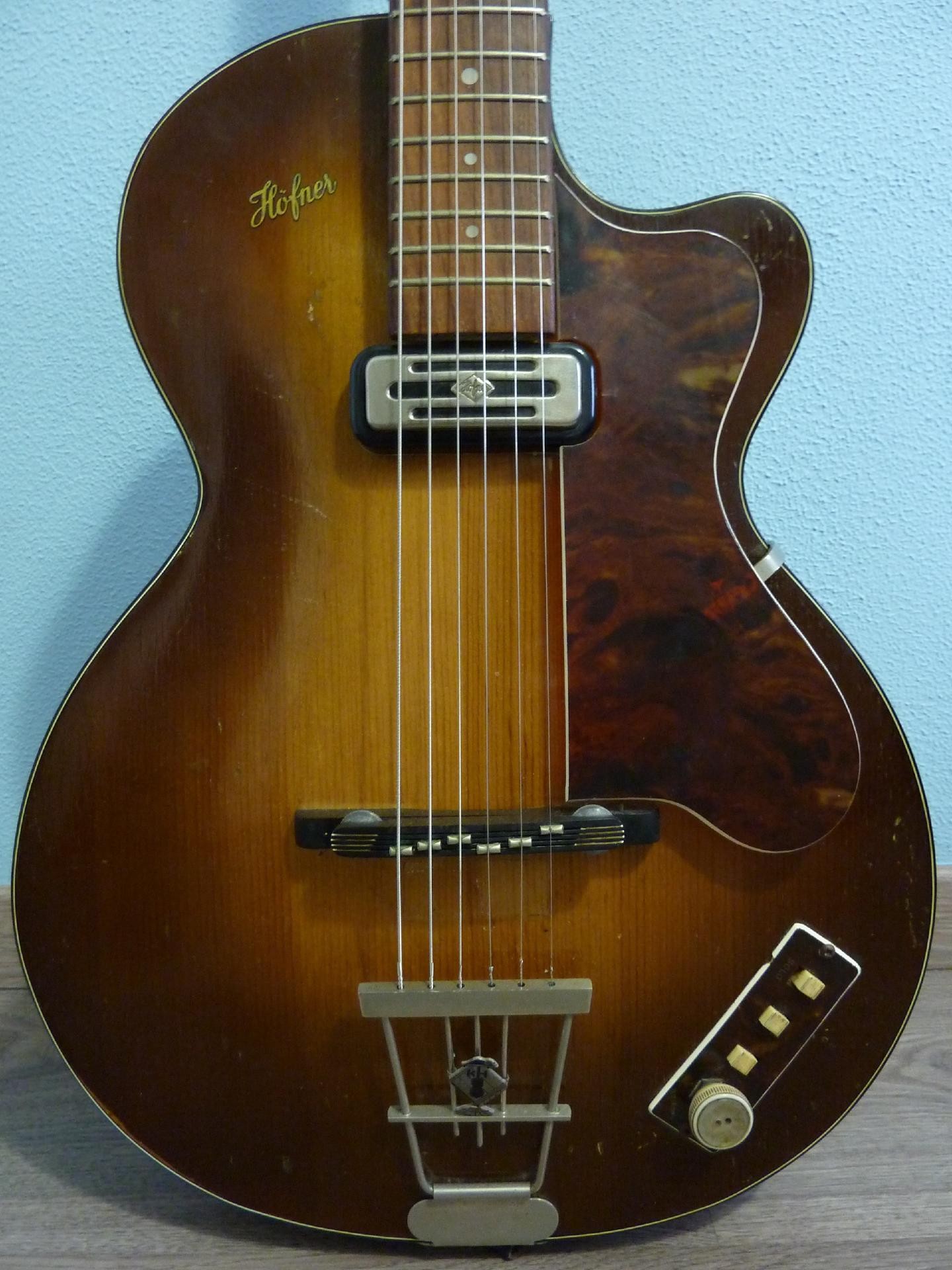 1962 Hofner Club 40 - Buy vintage Hofner guitar at Hender Amps vintage ...